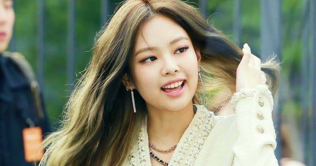 How to Flirt With a Guy: 07 Flirting Tips for Girls