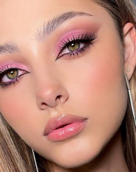 TRENDING MAKEUP LOOKS & TUTORIALS