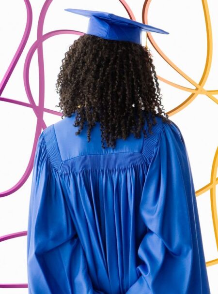 16 Trendy Hairstyles To Wear With Your Graduation Cap