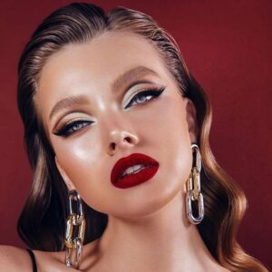 15 Captivating Eye and Lip Makeup Combinations for a Stunning Look