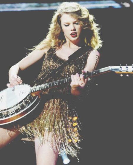"Taylor Swift's Aesthetic Secrets: How to Embrace Vintage Vibes with a ...