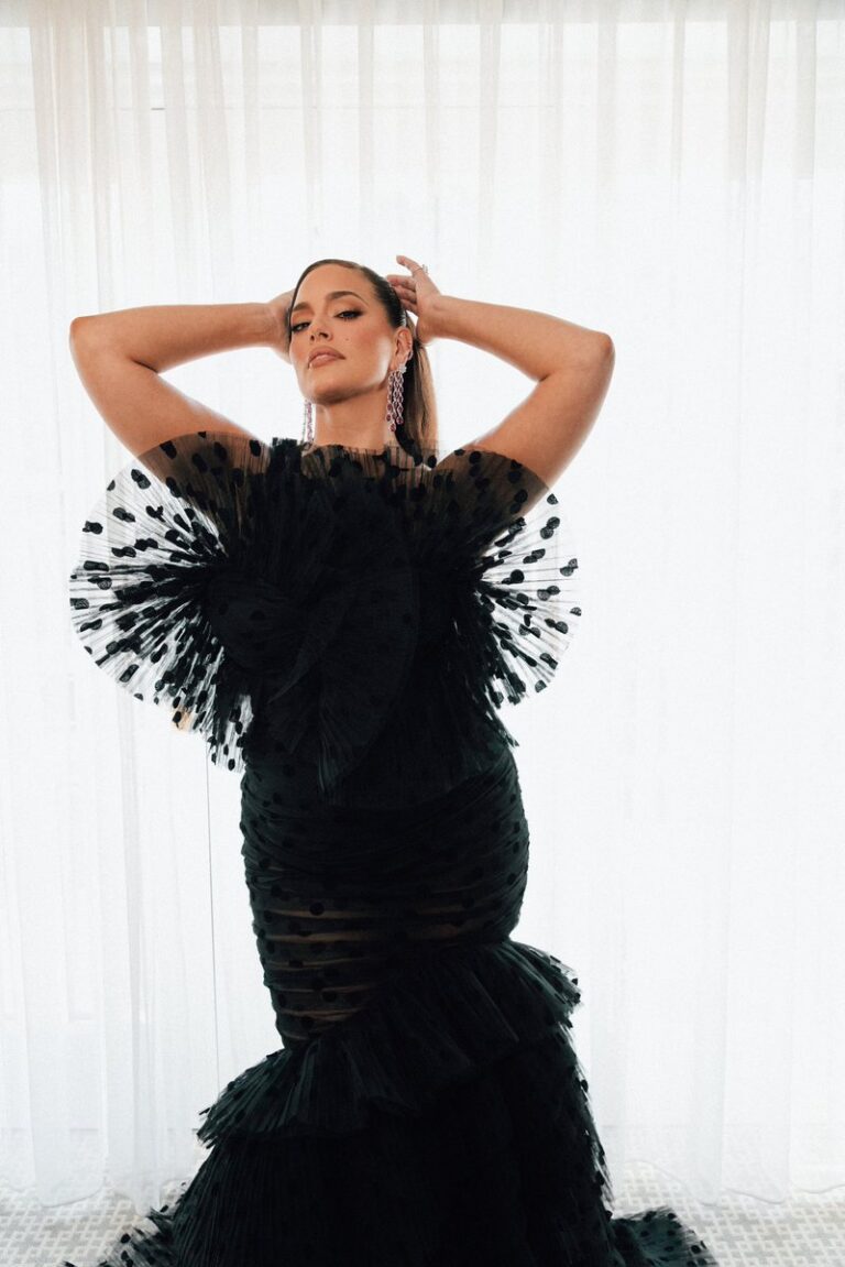 Ashley Graham stunning red carpet look at the 'Barbie' world premiere ...