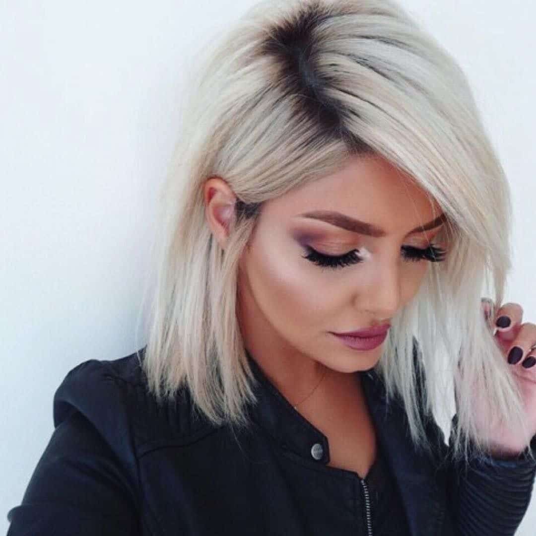 Edge of Elegance: Short Bleached Hair with Dark Roots