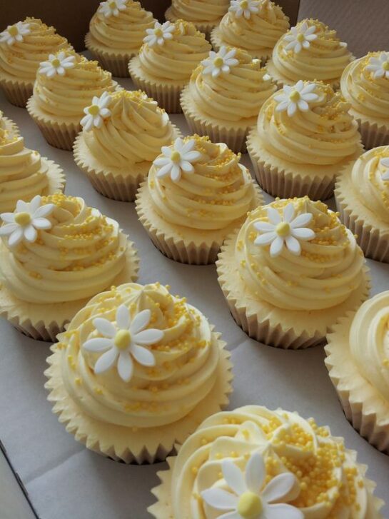 Super Cute Daisy Cupcakes Ideas To Make The Day Special