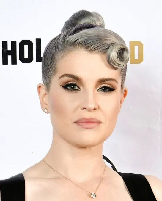 14 Kelly Osbourne Hairstyles & Haircuts – That Will Inspire You